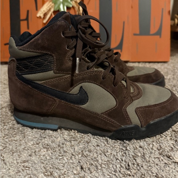 Nike ACG | Shoes | Vintage Womens Acg Nike Calderra Brown Hiking Boots ...